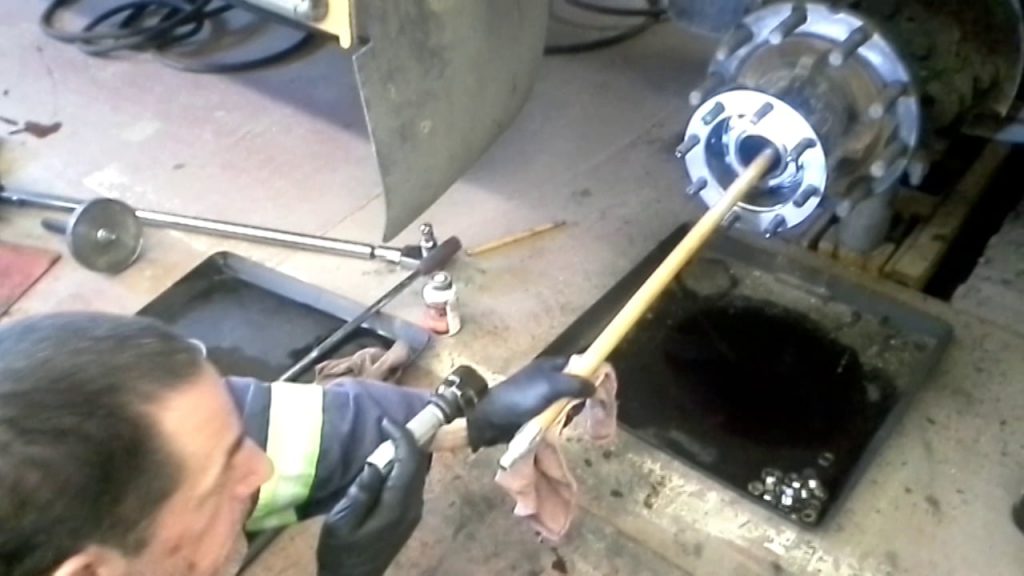 C2 School Bus Mechanic Tip - Axle Installation | Mechanics Hub
