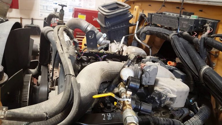 MaxxForce DT Testing High Pressure Manifold | Mechanics Hub